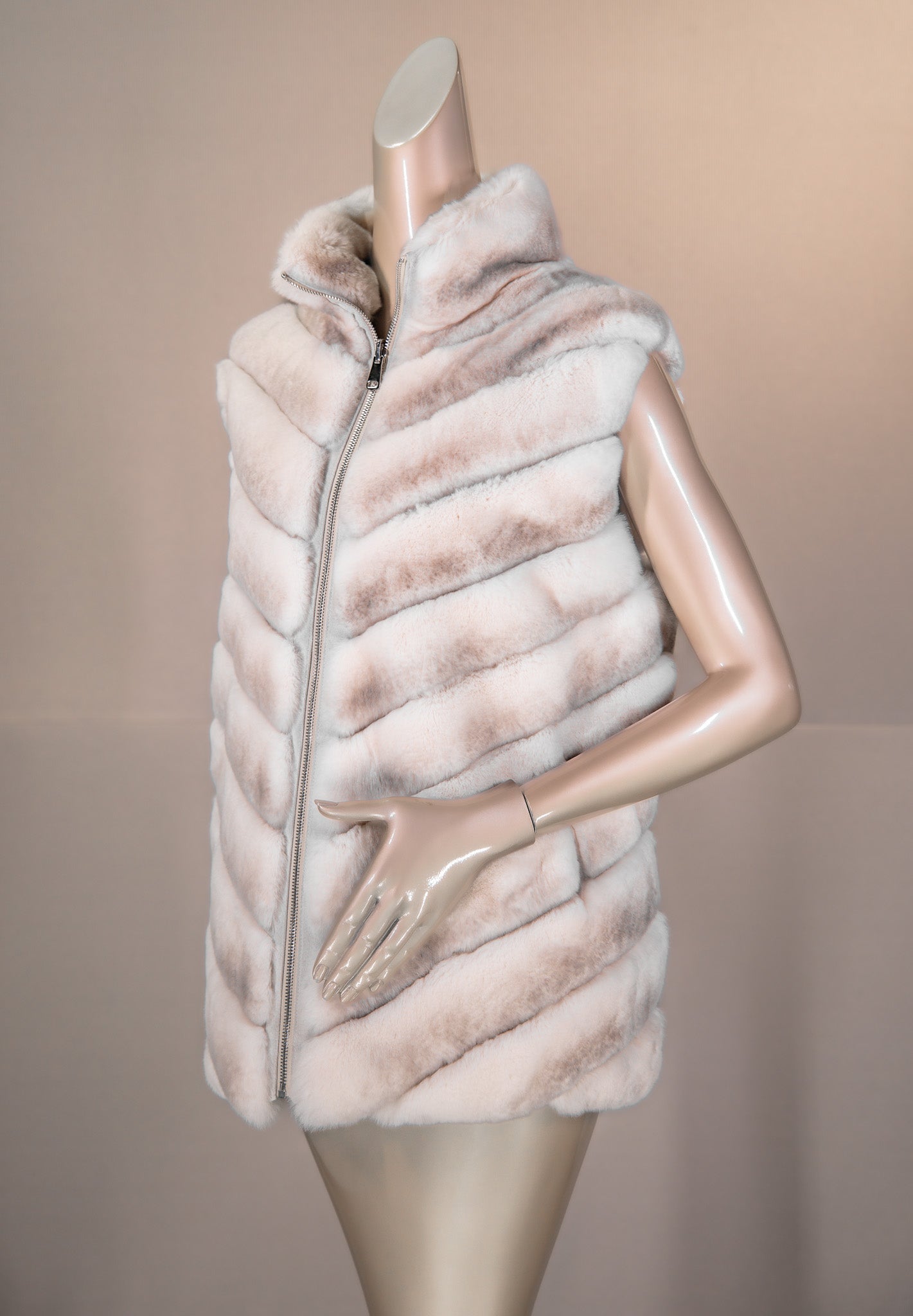 Chinchilla Rex Rabbit Vest Reversible to Puffer – Alaska Fur Gallery, Inc.